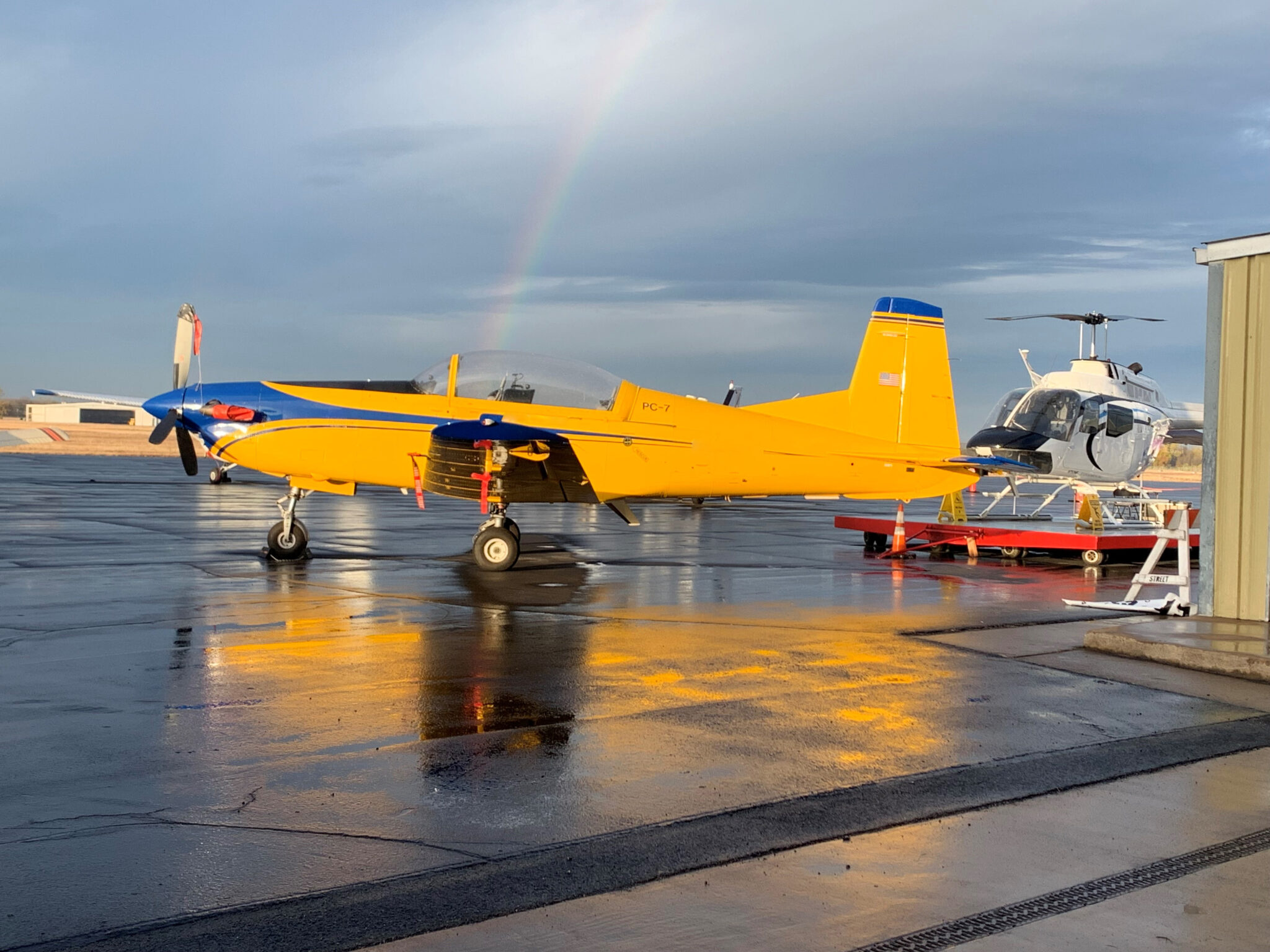 Moog Announces Genesys’ Glass Cockpit Certification on Pilatus PC-7 ...